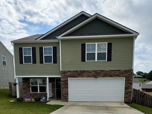 1049 Green Way Dr, Morristown, TN 37813
