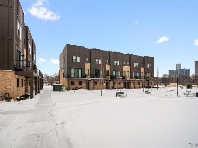 1049 Hampton Circle # 44