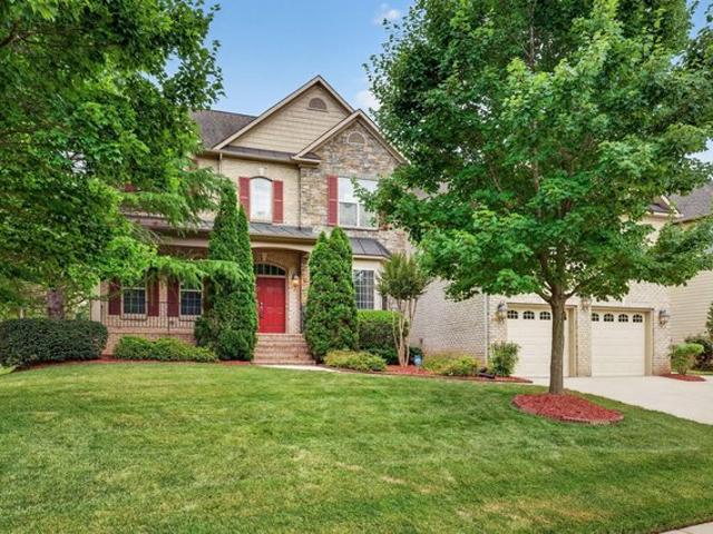 1049 Kennicott Ave, Cary, NC 27513