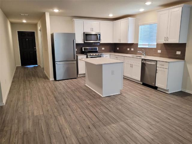 1049 Knightly Lane