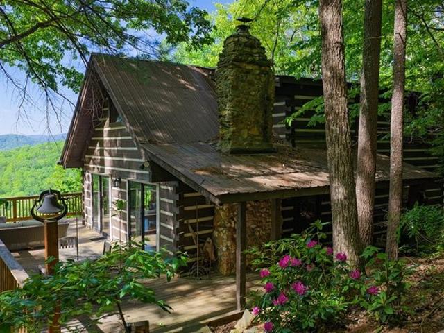 1049 Rock Water Rd, Ellijay, GA 30536