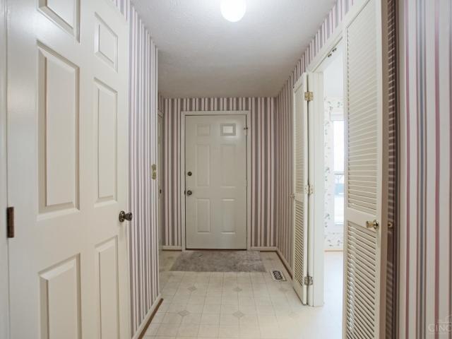 1049 Stratford Court