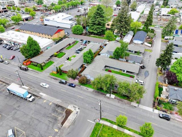 1049 SE Walnut St, Hillsboro, OR 97123