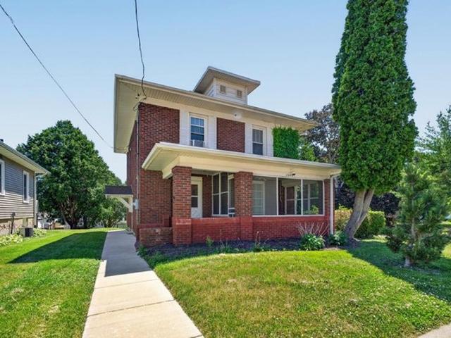 1049 W Lincoln Blvd, Freeport, IL 61032