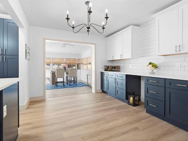 1049 W New York Ave, Orange City, FL 32763 | MLS #V4947