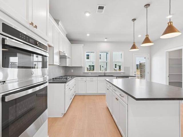 1049 Zelkova Ln, Chapel Hill, NC 27517