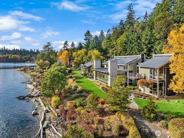 10403 NE Seaborn Rd, Bainbridge Island, WA 98110