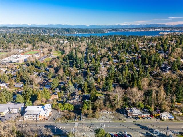 10400 10 Lake City Way NE