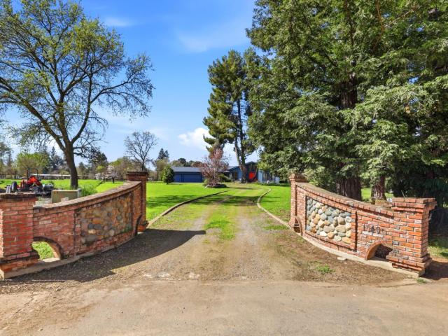 10400 Siefker Ct, Elk Grove, CA 95624 | MLS #226025 | Compass