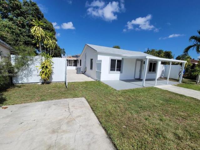 10401 33rd Ave NW, Miami, FL 33147