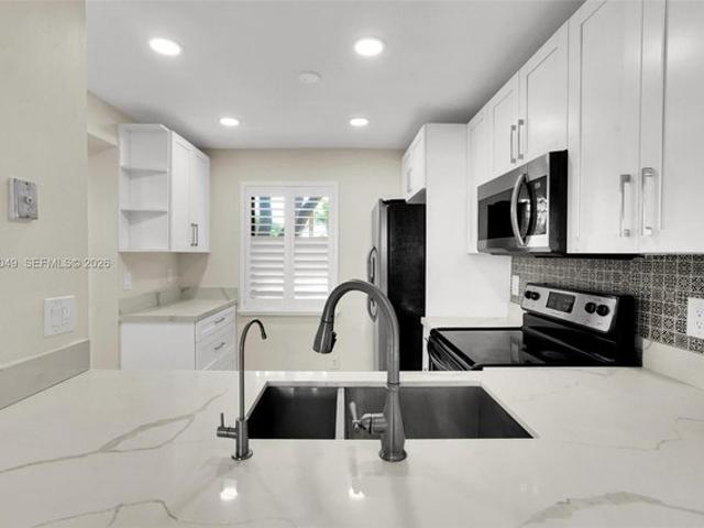10401 W Broward Blvd Apt 205, Plantation, FL 33324