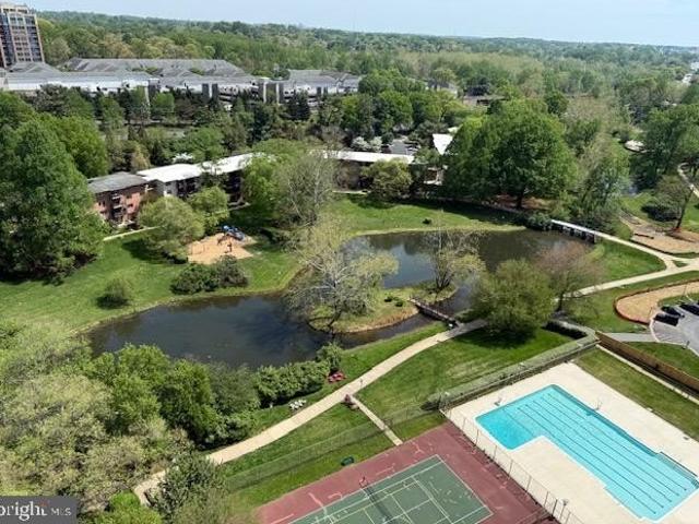 10401 Grosvenor Pl Apt 317, Rockville, MD 20852