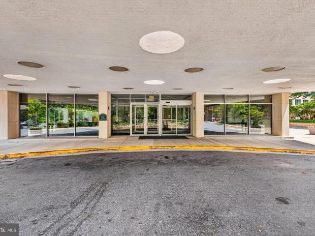 10401 Grosvenor Place # 1327