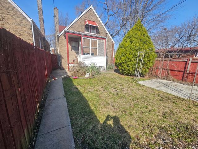 10401 S Forest Avenue