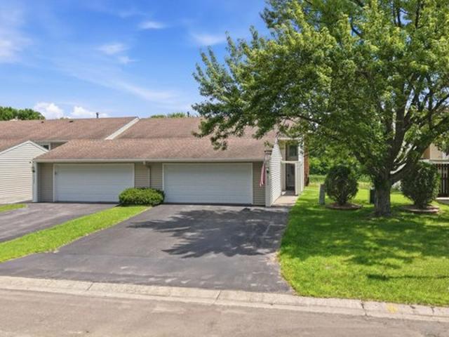 10402 Yorktown Ln N, Maple Grove, MN 55369