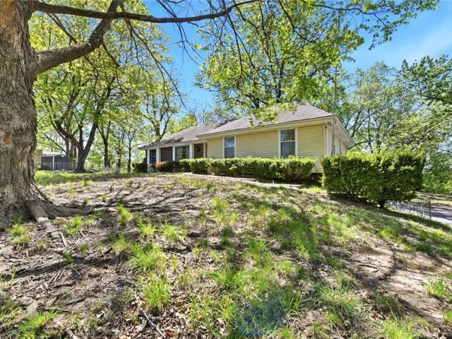 10407 NW Crooked Rd, Kansas City, MO 64152 | MLS #2607 | Compass