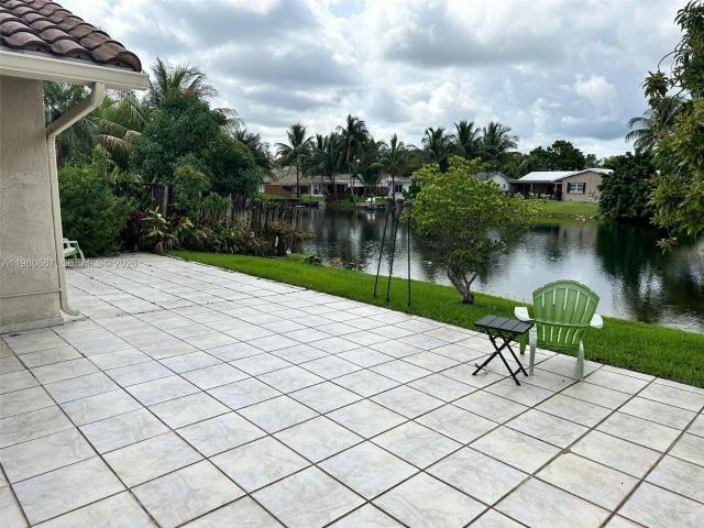 10404 NW 5th Manor, Plantation, FL 33324 | MLS #A11980 | Compass