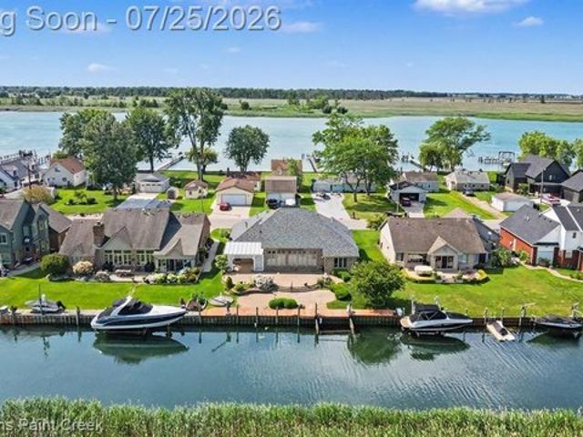 10404 Saint John Dr, Algonac, MI 48001