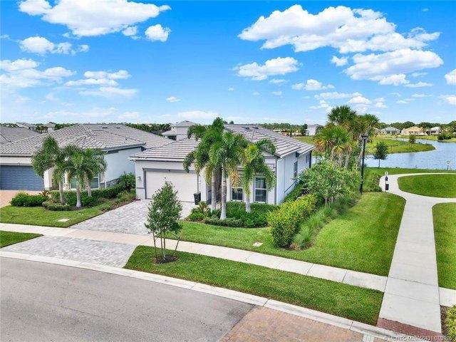 10405 Northbrook Cir, Palm Beach Gardens, FL 33412