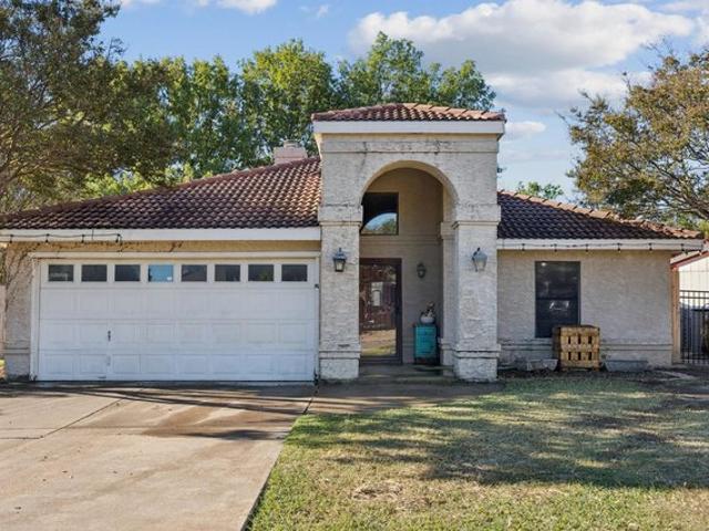 10409 Blue Stem Ct, Fort Worth, TX 76108
