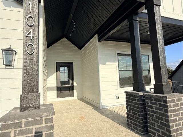 1040 Oskin Dr, Unit 201, Georgetown, IN 47122 | Compass