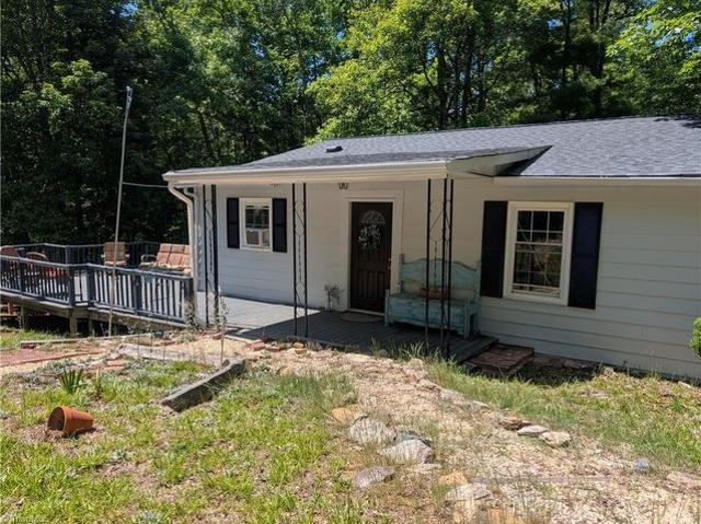 1040 Artists Way Rd, Danbury, NC 27016