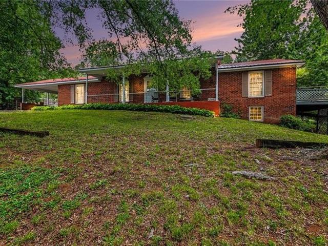 1040 Beechwood Rd, King, NC 27021