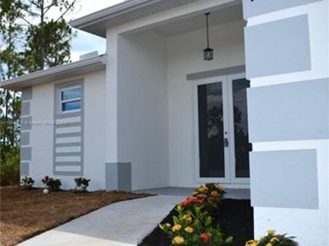 1040 Bell Blvd S, Lehigh Acres, FL 33974