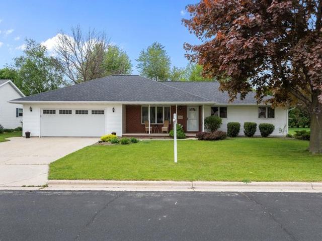 1040 Crestview Dr, Wrightstown, WI 54180