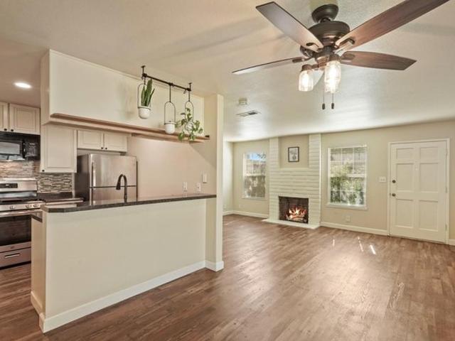 1040 Dartmoor Cir, Lodi, CA 95240