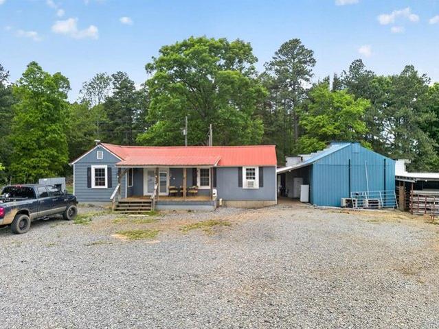 1040 Deuprees Store Rd, Drakes Branch, VA 23937