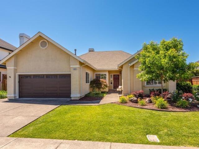 1040 Elsbree Ln, Windsor, CA 95492