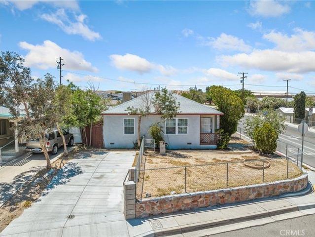1040 Flora St, Barstow, CA 92311