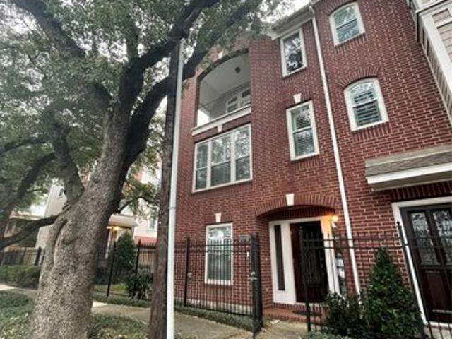 1040 LA Rue St, Houston, TX 77019