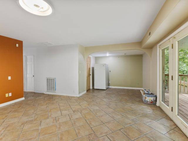 1040 Rustic Hills Dr