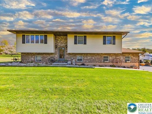 1040 Stagecoach Rd W, Towamensing Township, PA 18235