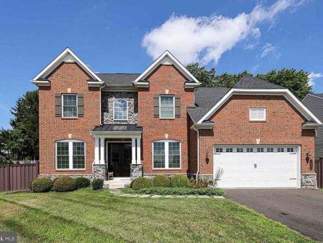 1040 School Ln, Southampton, PA 18966