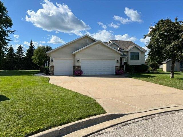 1040 Toccata Ln, Zumbrota, MN 55992