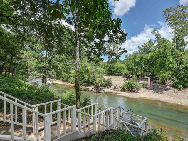 1040 Vaughn Rd