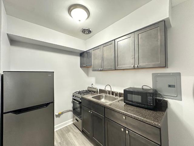 1040 w hollywood avenue # 420