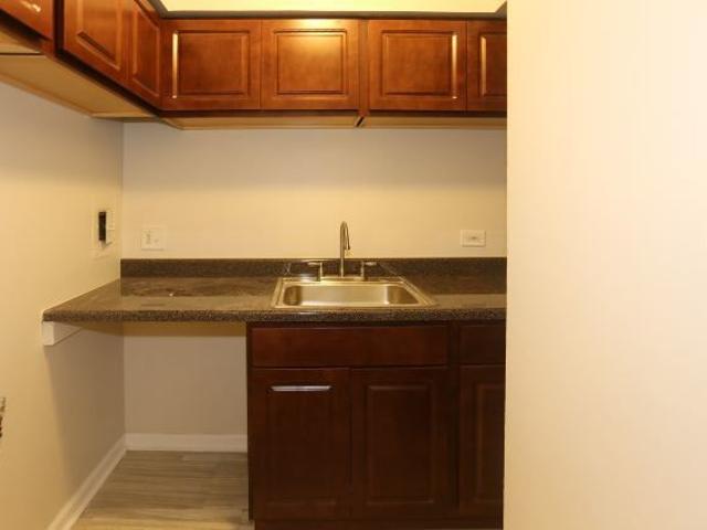 1040 w hollywood avenue # 201