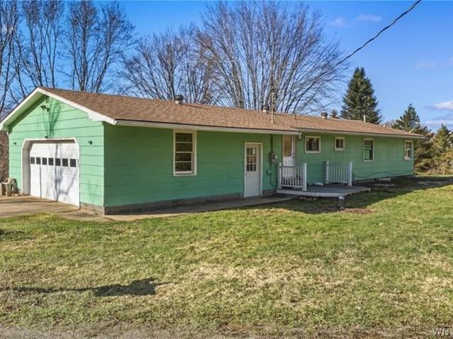 1040 W Hughes Rd, Arcade, NY 14009