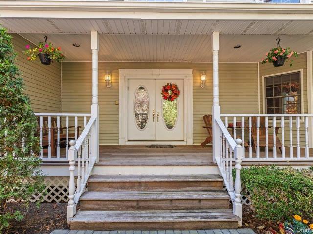 1040 Washington Ave, Plainview, NY 11803 | MLS #890556 | Compass