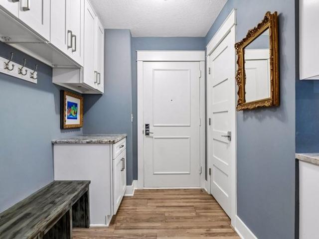 10411 Cedar Lake Rd Apt 217, Minnetonka, MN 55305