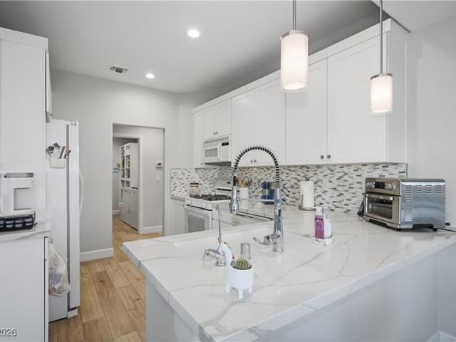10412 Trenton Pl, Las Vegas, NV 89134