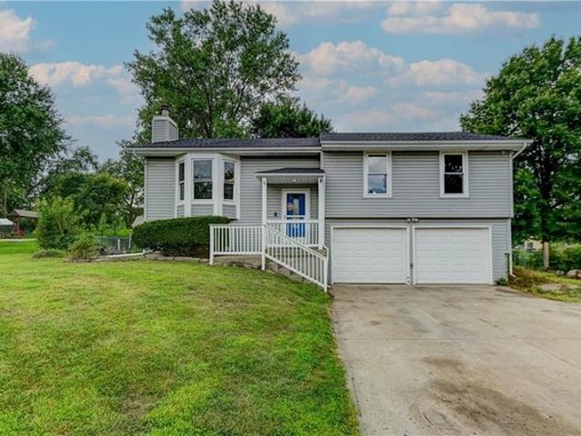 10412 N Baltimore Ave, Kansas City, MO 64155