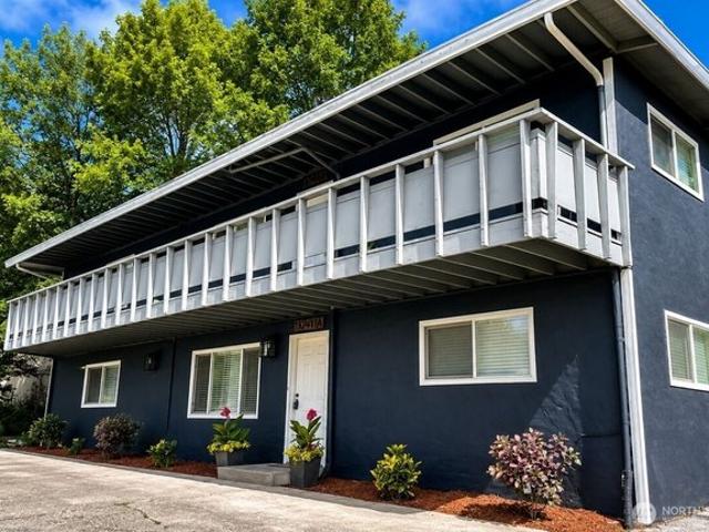 10417 Aqua Way S, Seattle, WA 98168