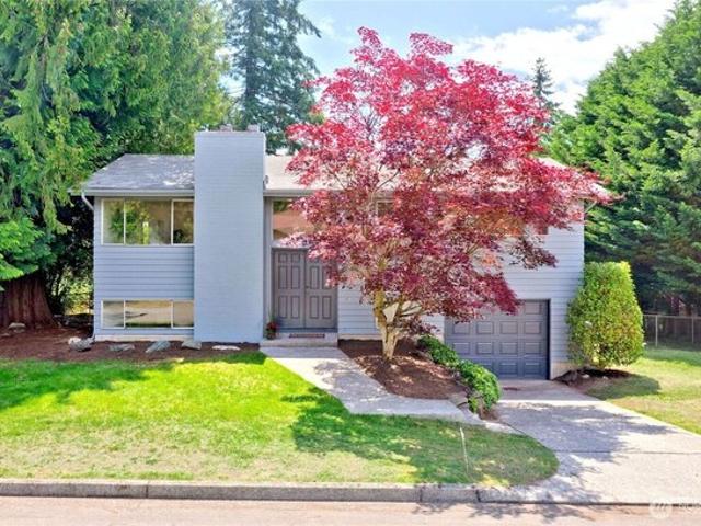 10417 NE 142nd St, Kirkland, WA 98034