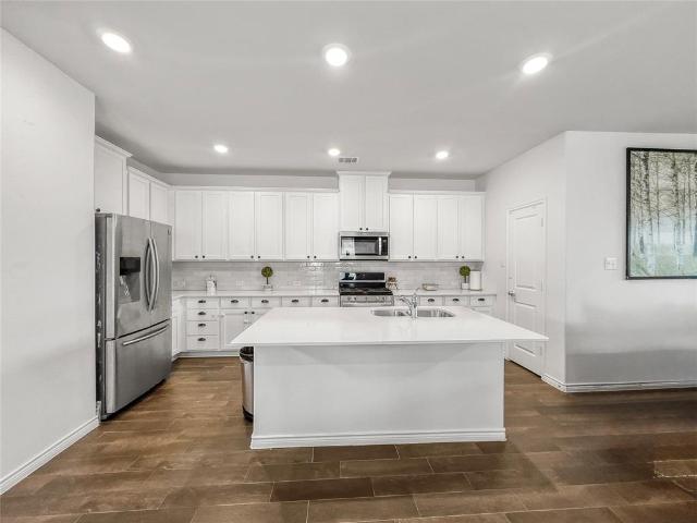 10415 Lone Star Way