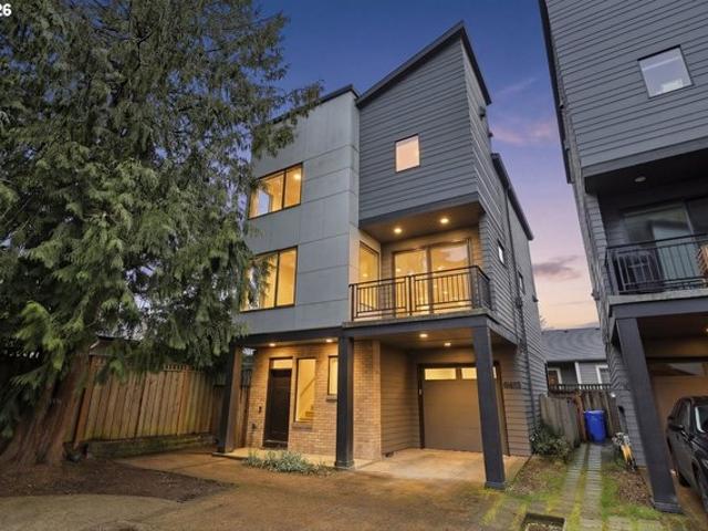 10415 SW 46th Pl Unit A, Portland, OR 97219